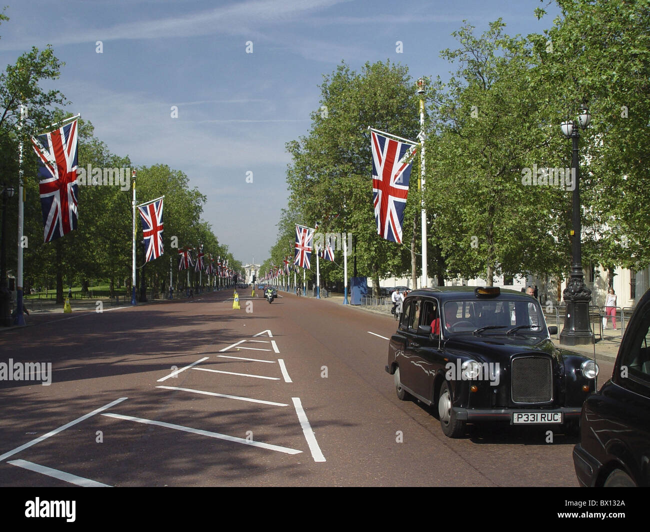 Buckingham Palace England Europe flags Great Britain Europe London ...