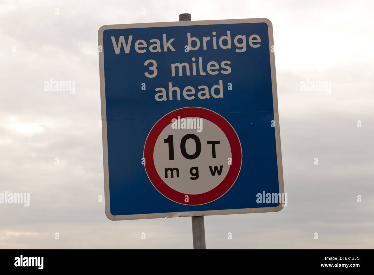 Uk road sign, Weak Bridge 10T Stock Photo - Alamy