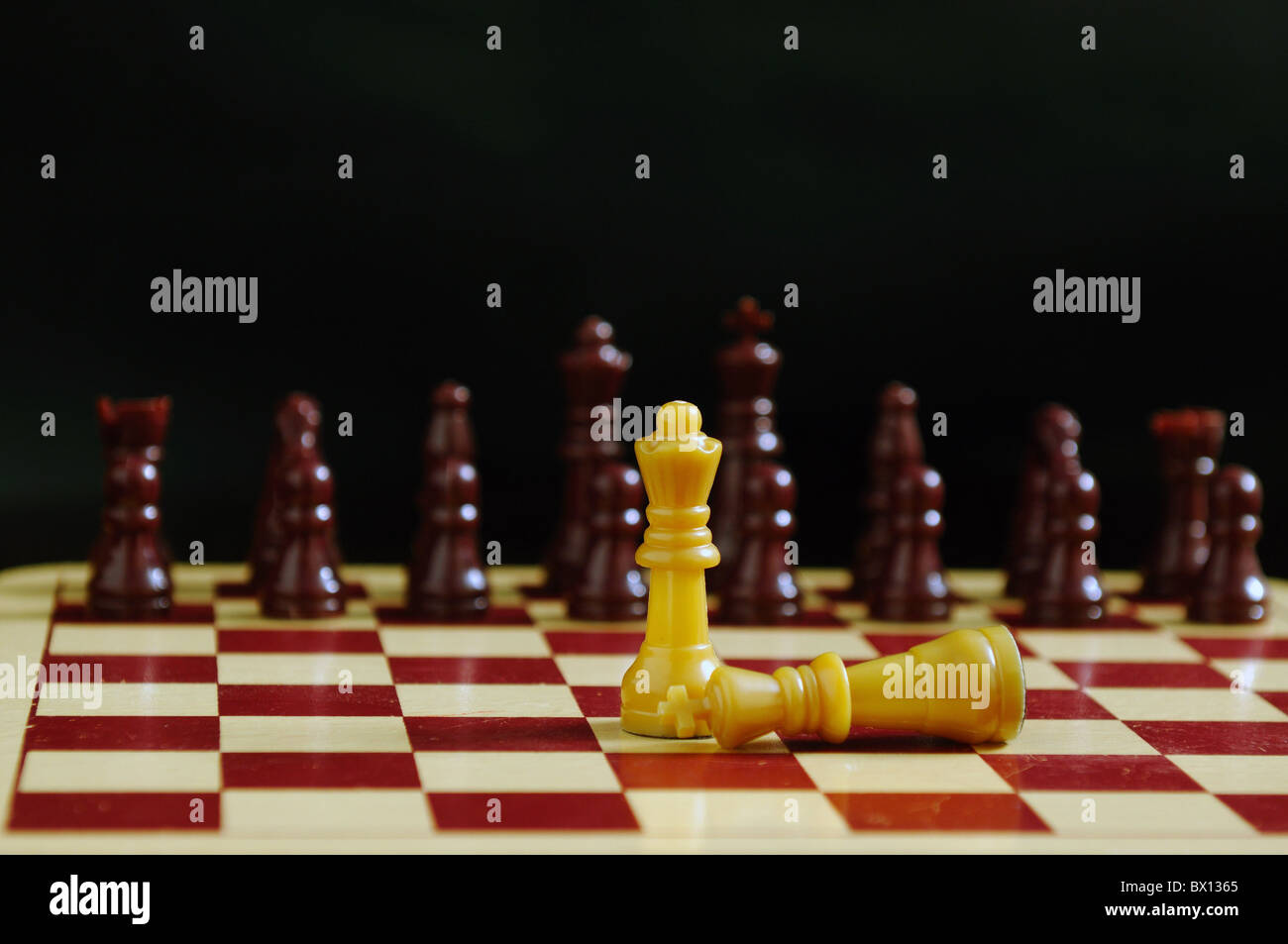 King fallen hi-res stock photography and images - Alamy