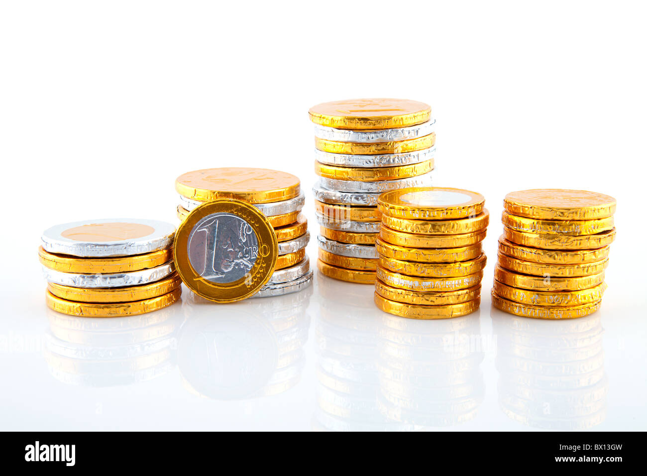 Stack of chocolate coins hi-res stock photography and images - Alamy