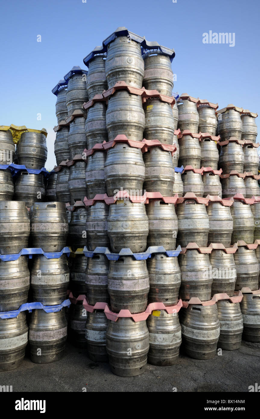 Alcohol steel beer container hi-res stock photography and images - Alamy