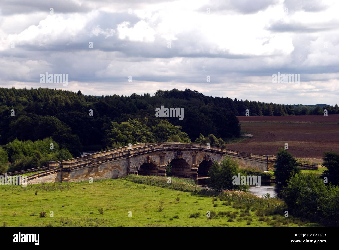 New river bridge castle howard hi-res stock photography and images - Alamy