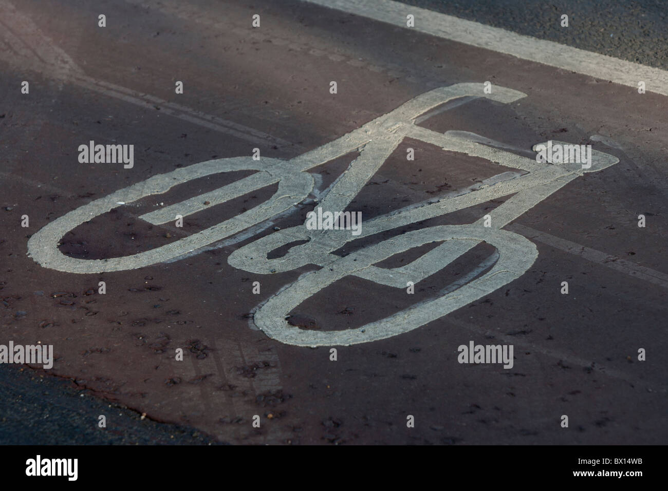 Cycle lane symbol hi-res stock photography and images - Alamy