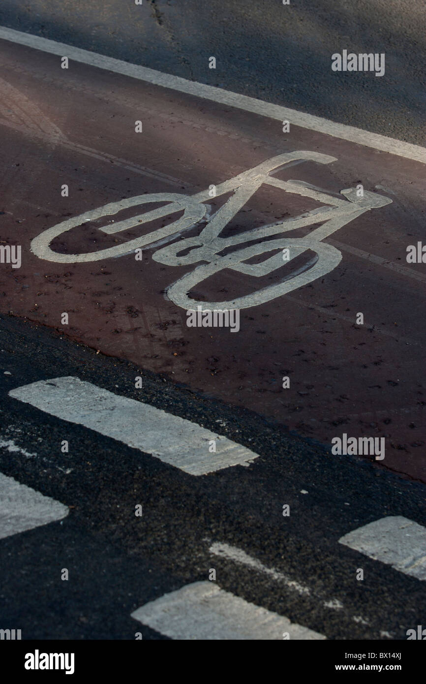 Cycle Lane Symbol Stock Photos & Cycle Lane Symbol Stock Images - Alamy
