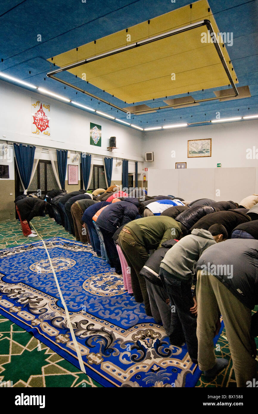 The afternoon prayer. Al-Rahmàn Mosque, Segrate, Italy Stock Photo - Alamy