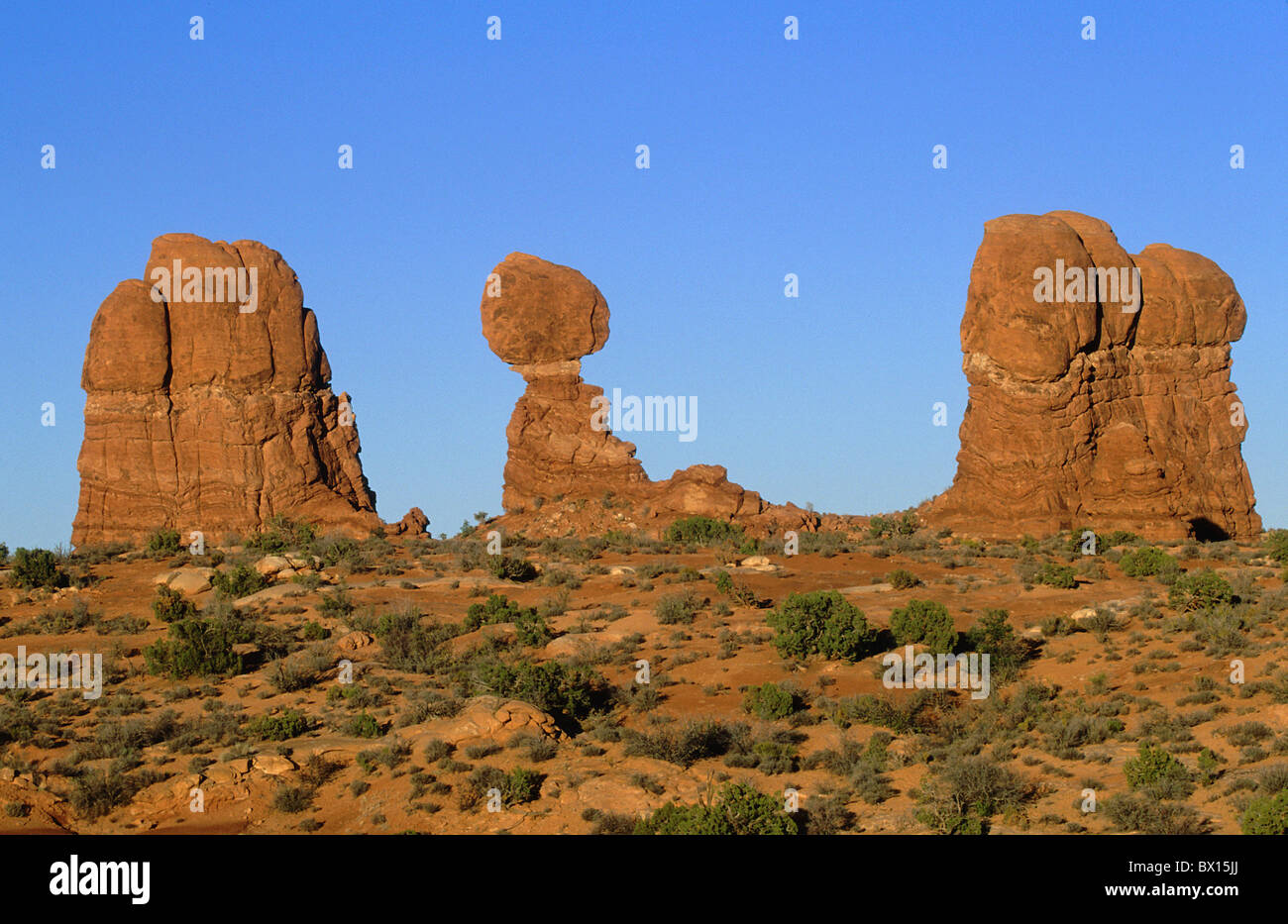 Arches national park balancing rock Balancing skirt cliff formation ...