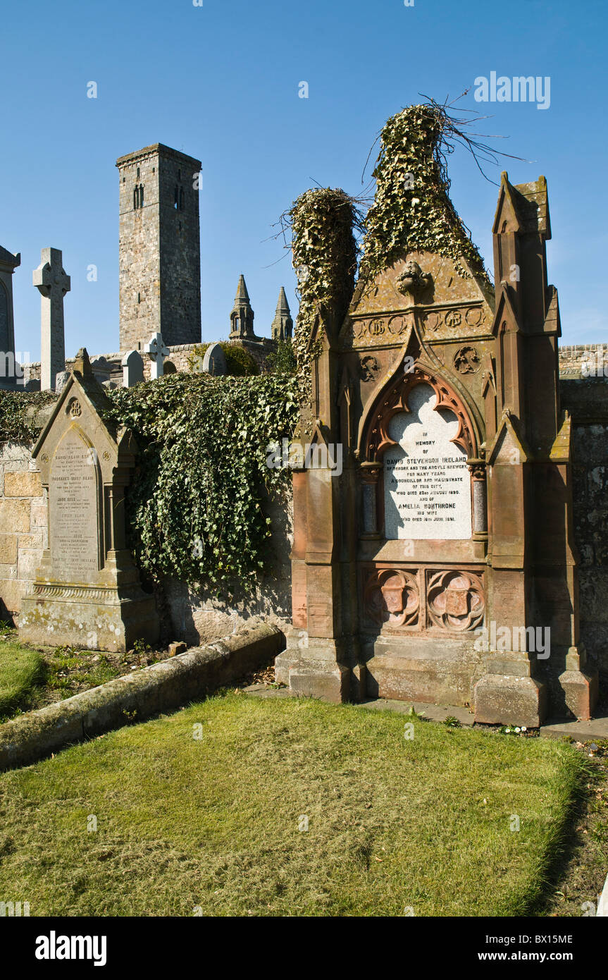 Scottish cemetery graveyard headstones hi-res stock photography and ...