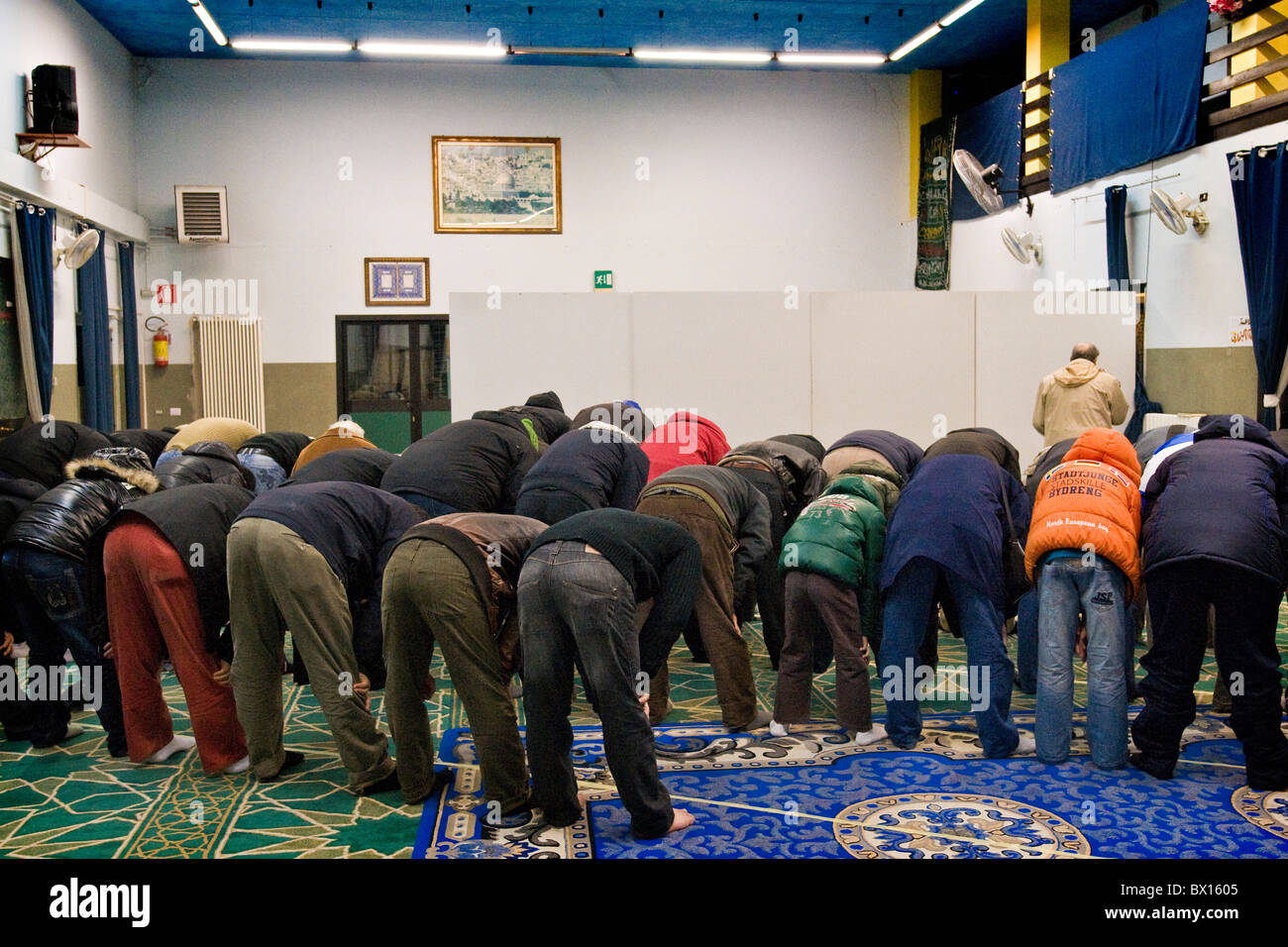The afternoon prayer. Al-Rahmàn Mosque, Segrate, Italy Stock Photo - Alamy