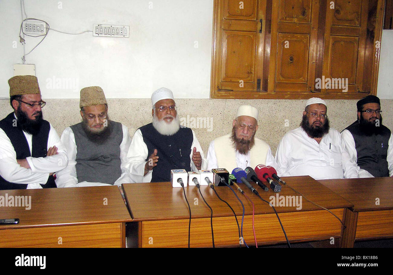 Mufti rafi usmani hi-res stock photography and images - Alamy