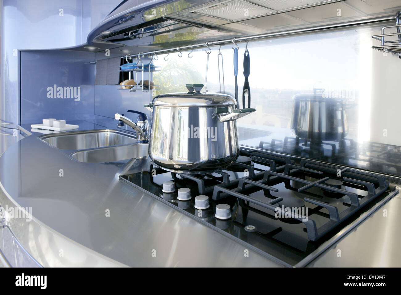 Silver architecture hi-res stock photography and images - Alamy