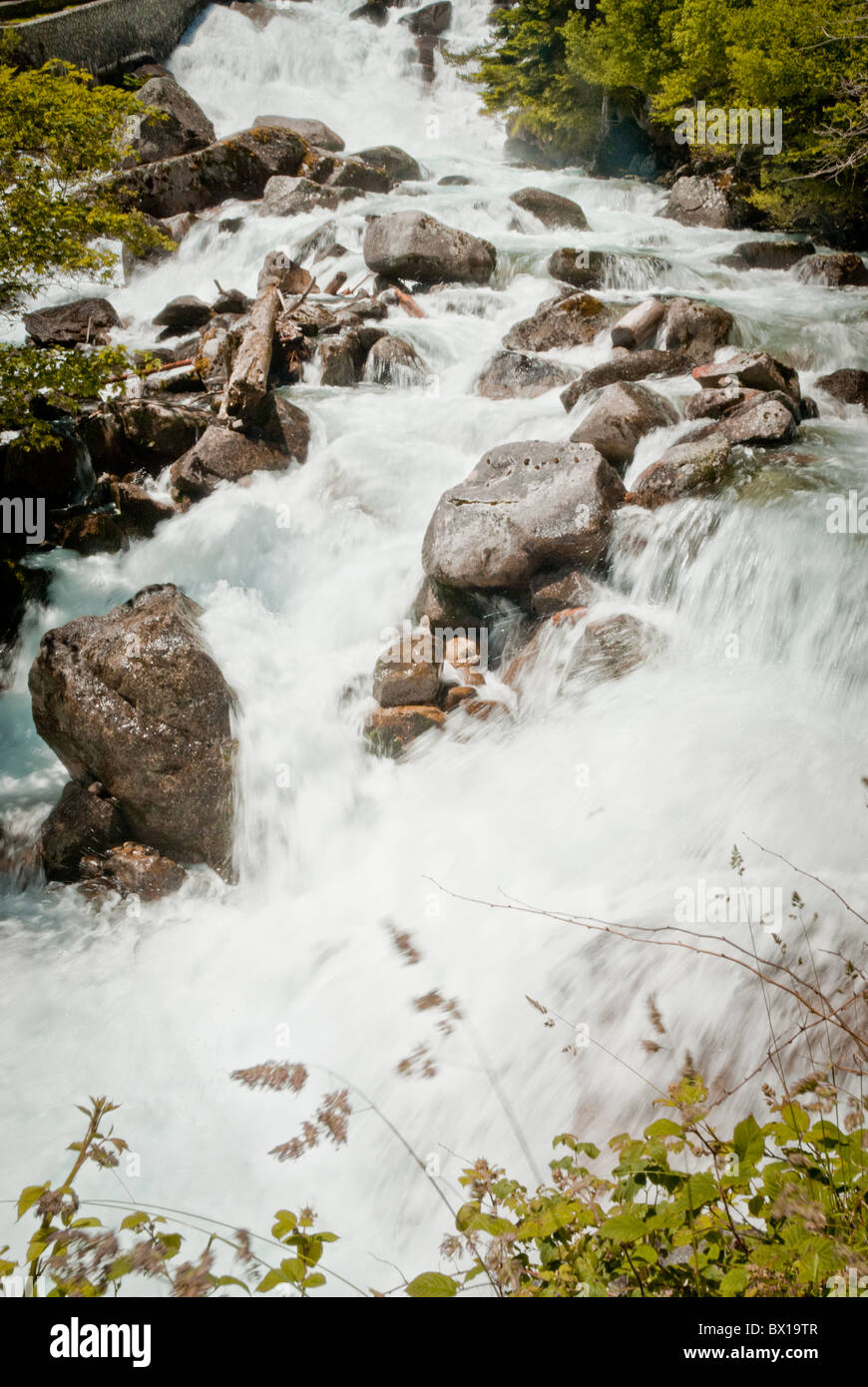 fast flowing river Stock Photo - Alamy