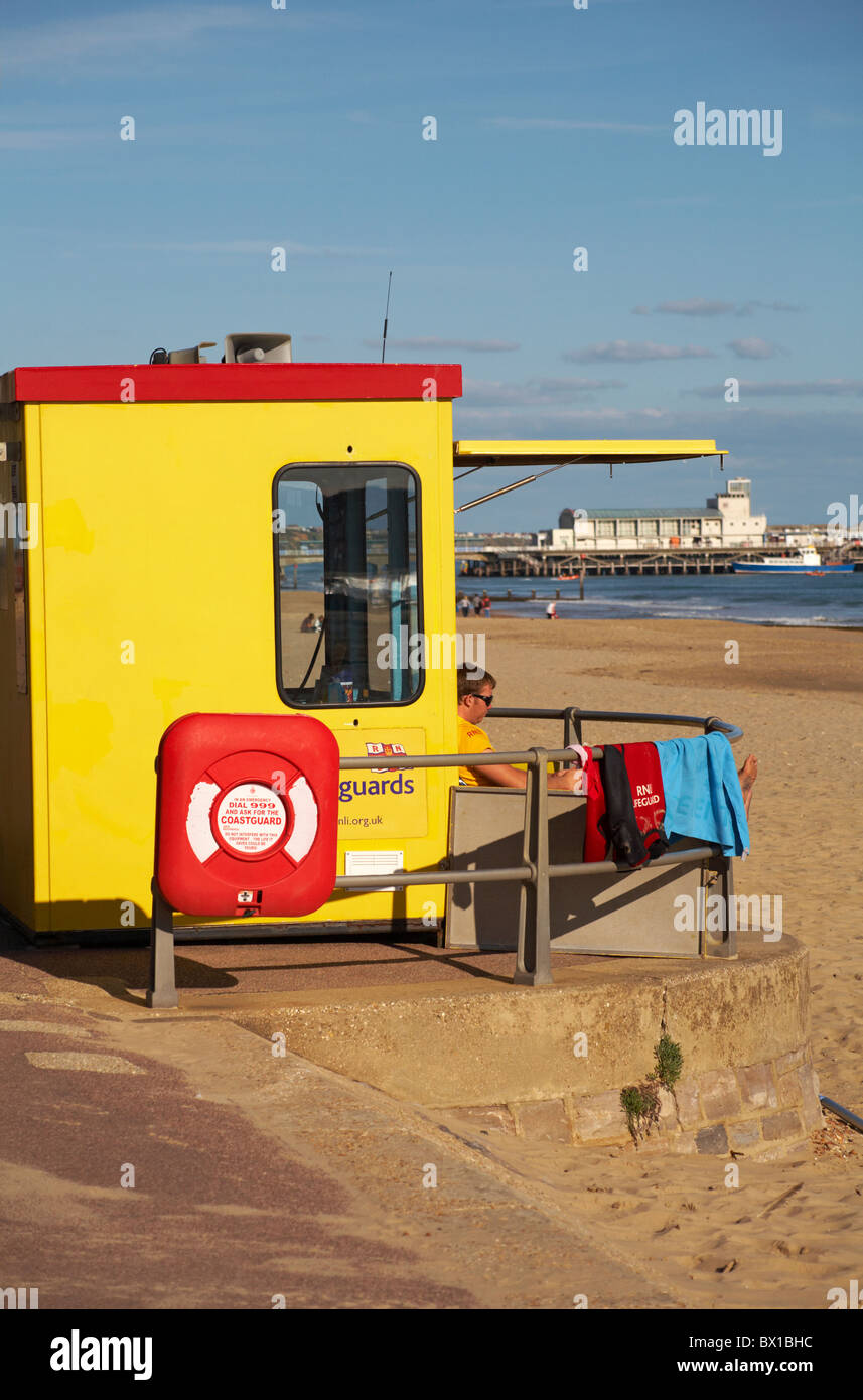 Rnli lifeguard beach station hi-res stock photography and images - Alamy