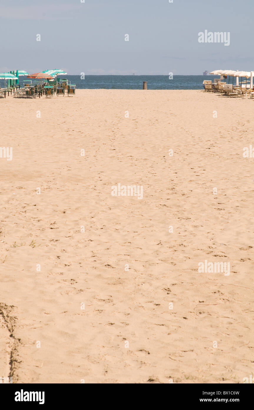 Empty beach beaches hi-res stock photography and images - Alamy