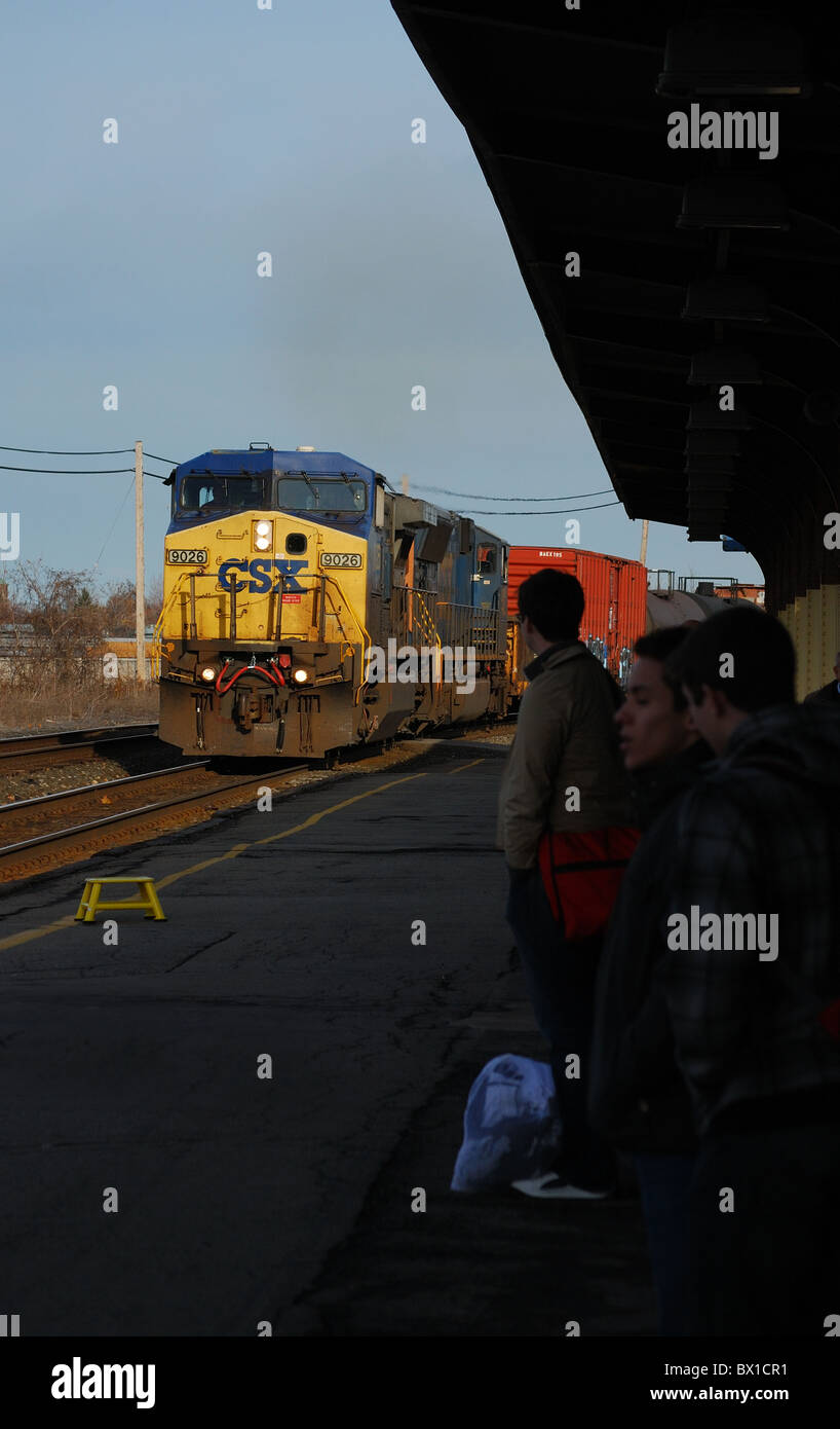 CSX Freight train passes through passenger station in Rochester, NY ...