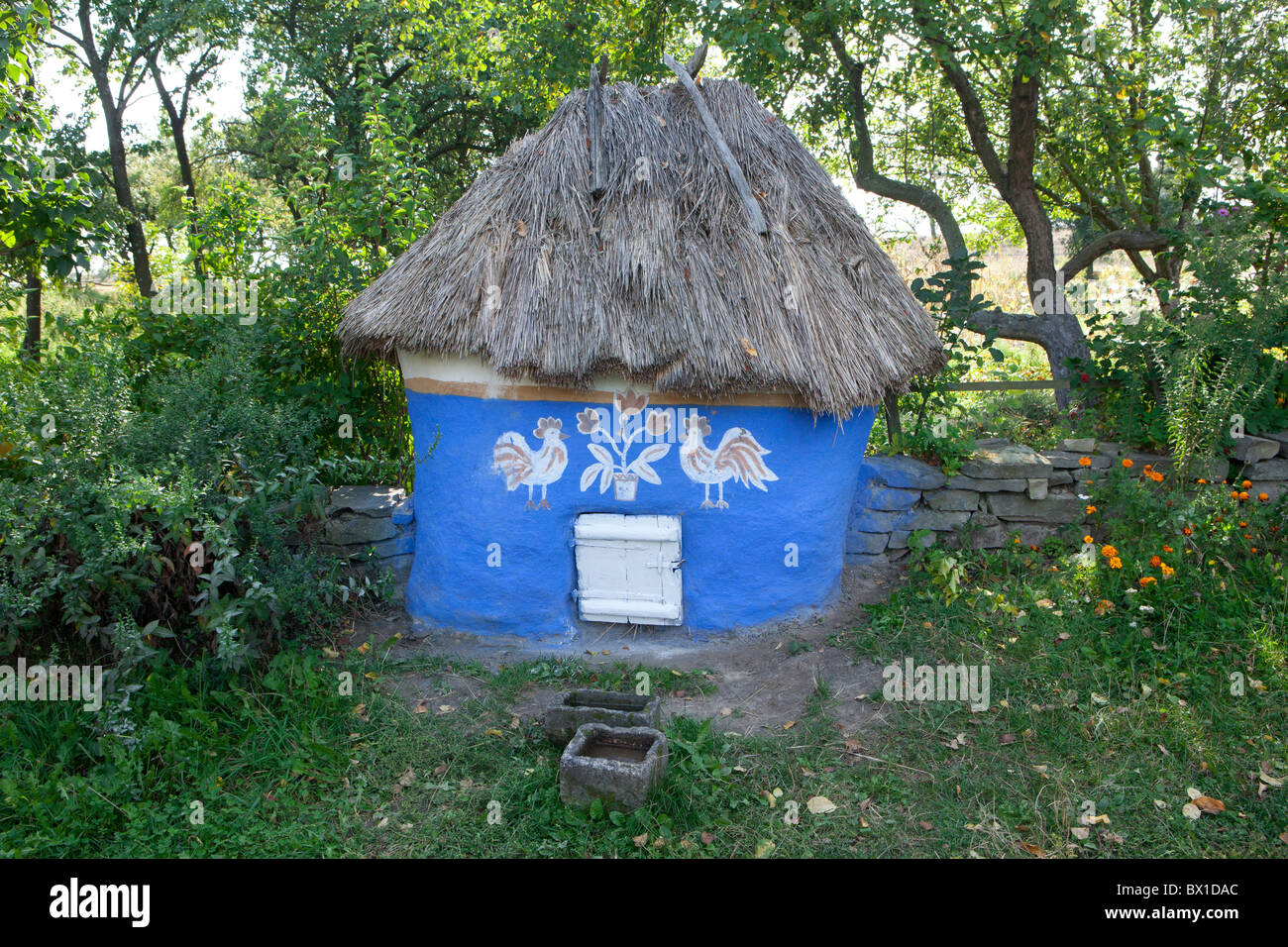 Beautiful blue chicken coop at Pyrohovo (State Museum of Folk ...