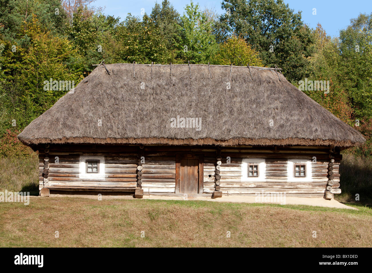 A traditional commoner's home at Pyrohovo (State Museum of Folk ...