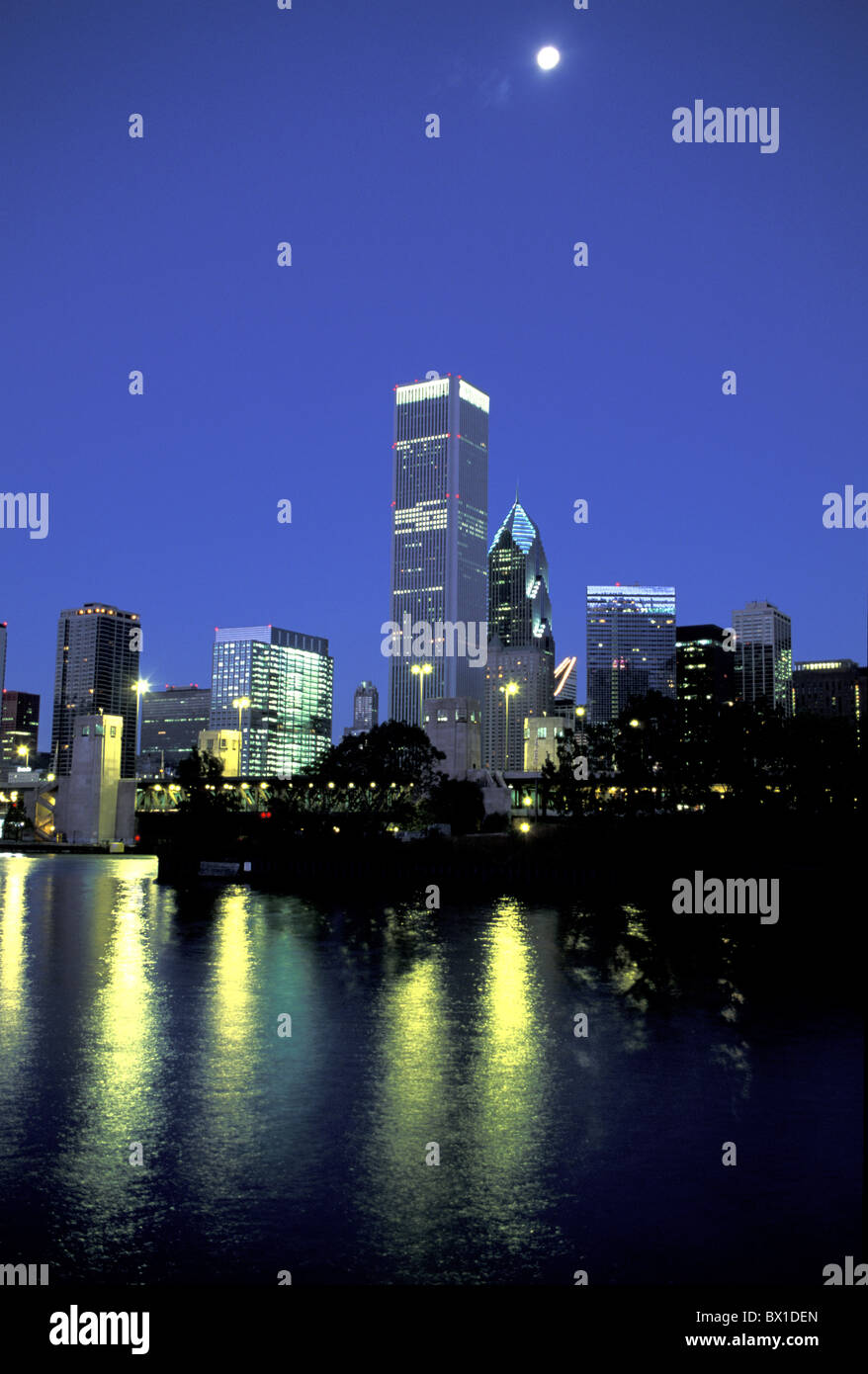 Chicago moon hi-res stock photography and images - Alamy