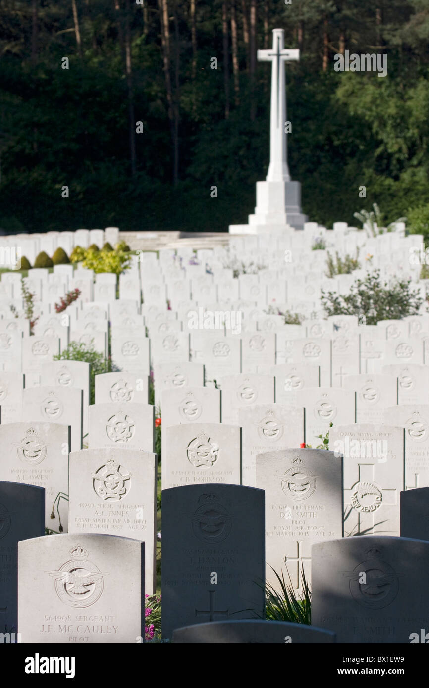 Graves gravestones grave gravestone headstone headstones hi-res stock photography and images - Alamy