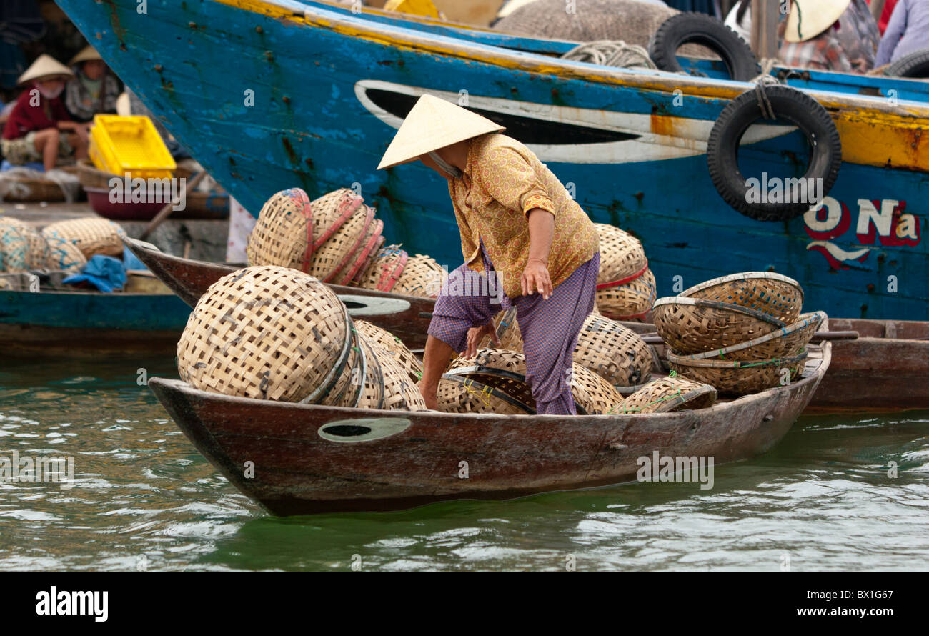Clamber clambers clambering hi-res stock photography and images - Alamy