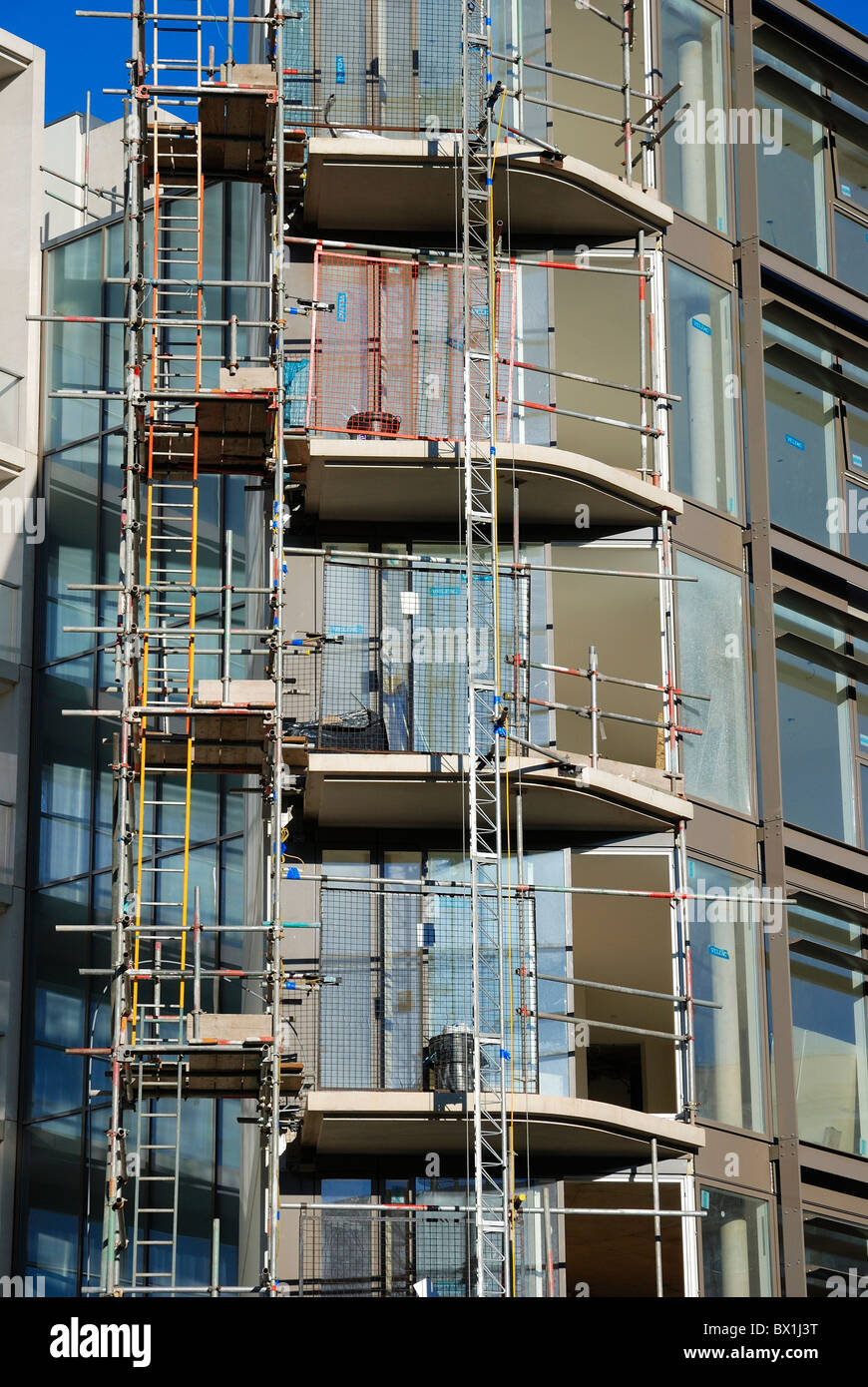 Scaffolding and ladders hi-res stock photography and images - Alamy