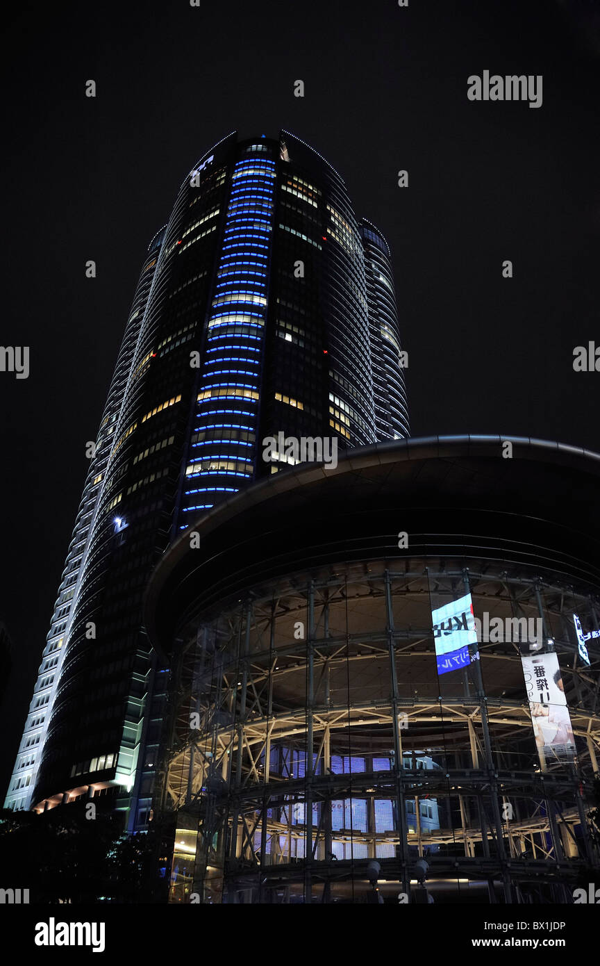 View up on Mori Tower at night, Roppongi Hills, Tokyo, Japan Stock ...