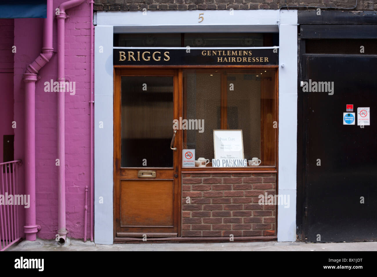 Old fashioned letterbox hi-res stock photography and images - Alamy