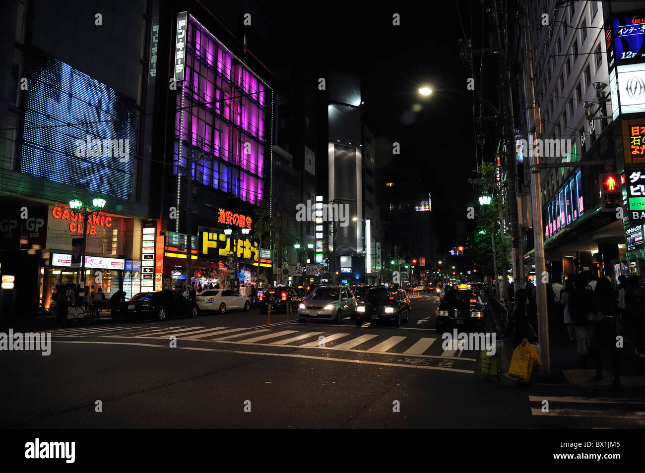 Roppongi street crossing at night, Tokyo, Japan Stock Photo - Alamy