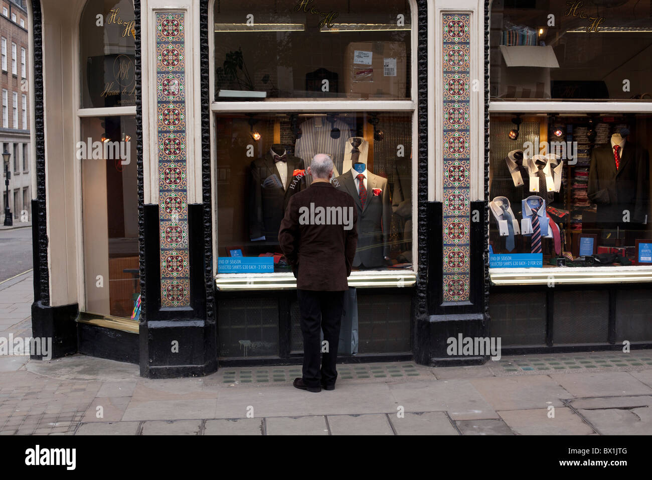 Man looking in shop window Stock Photo - Alamy