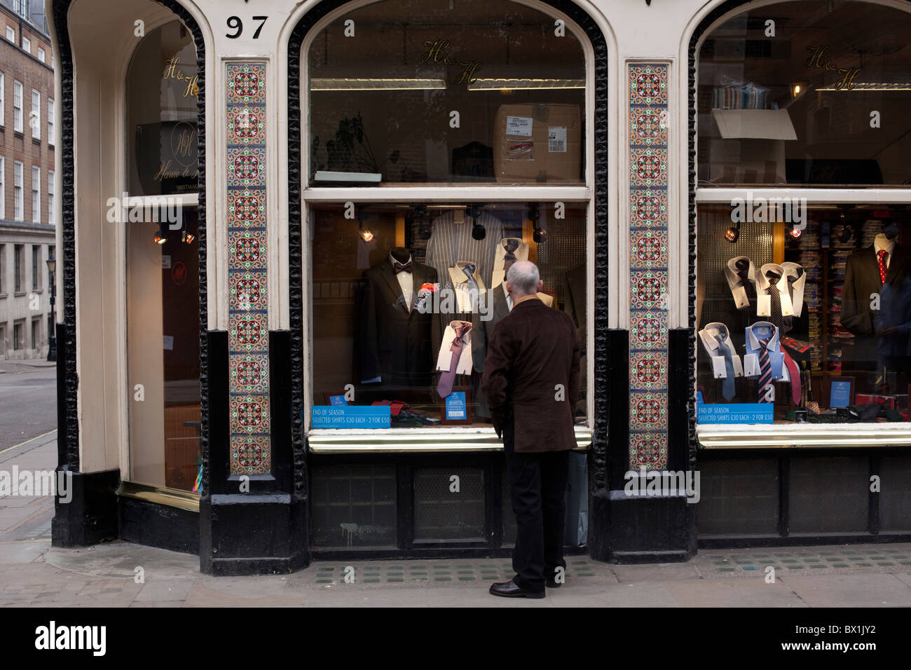 Man looking in shop window Stock Photo - Alamy