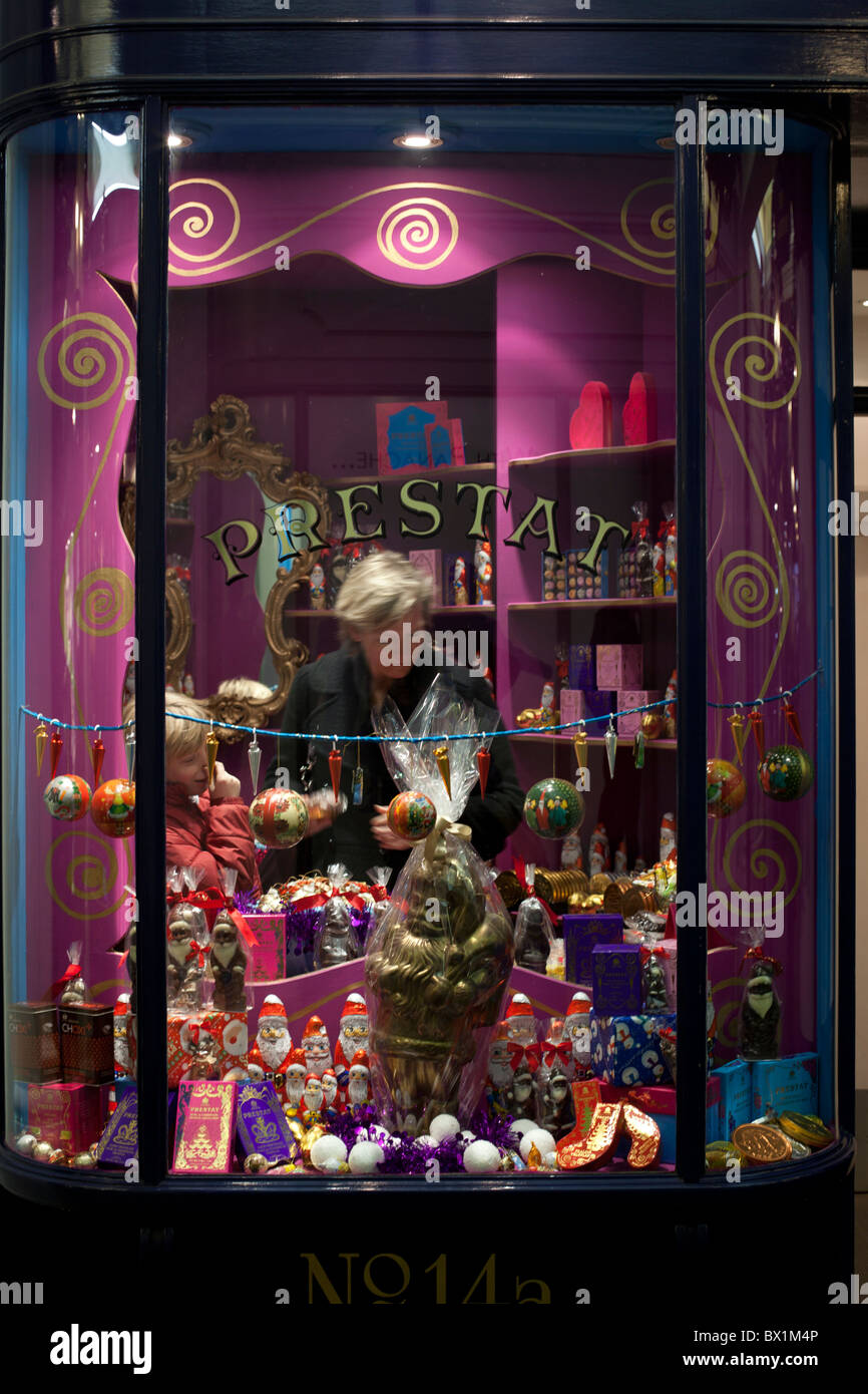 Chocolate shop Christmas window display Stock Photo - Alamy