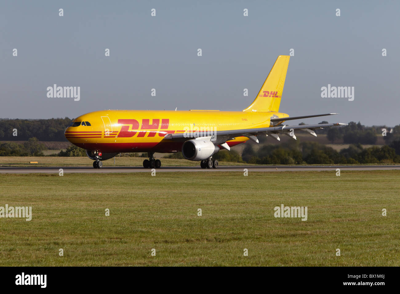 Pilot cockpit a300 hi-res stock photography and images - Alamy