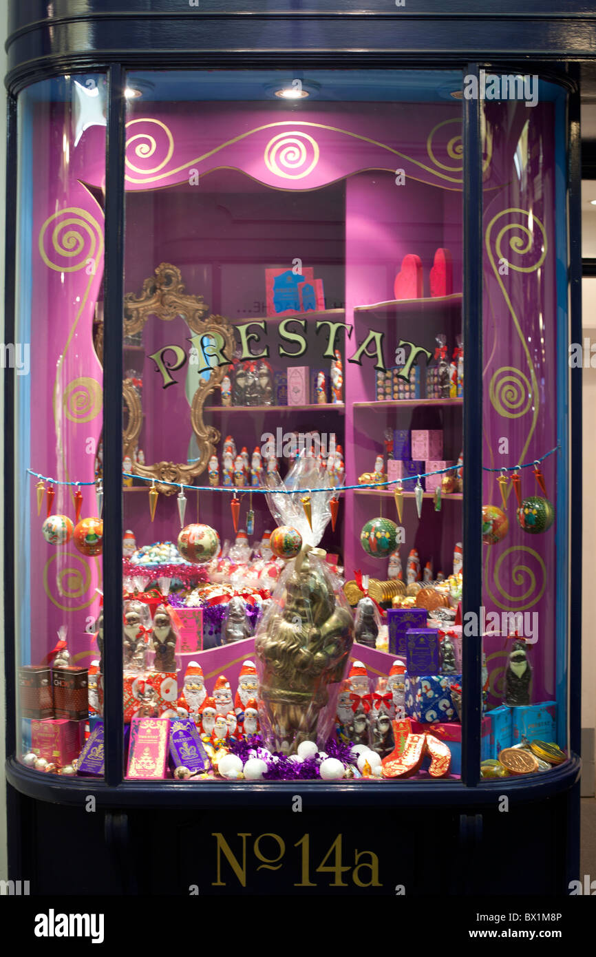 Christmas window shop victorian hi-res stock photography and images - Alamy