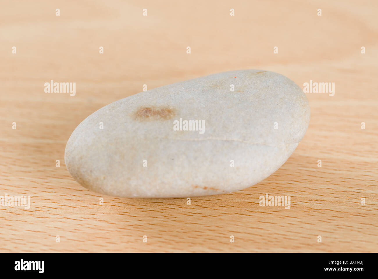 Single pebble hi-res stock photography and images - Alamy