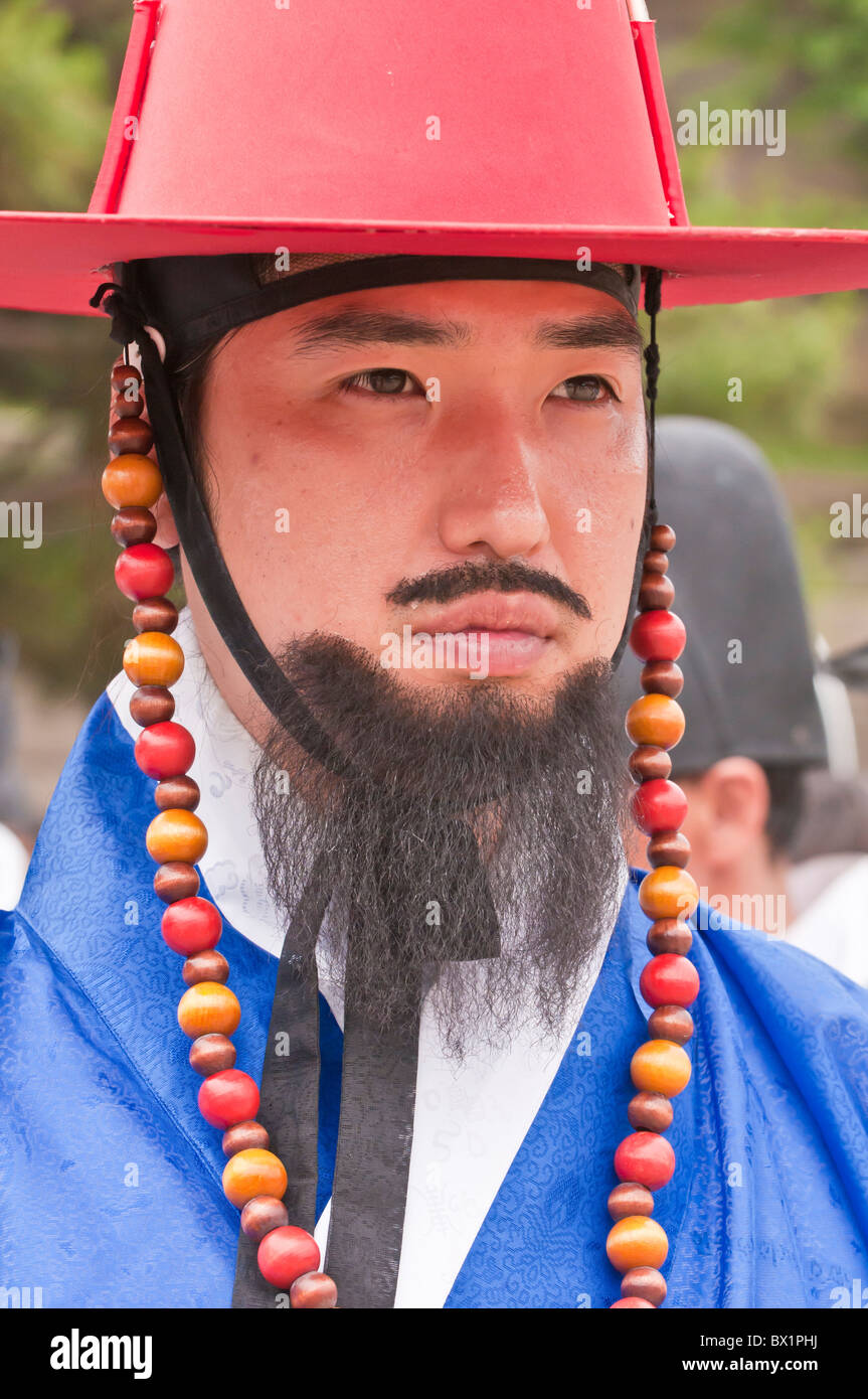 Ceremonial guard during re enactment changdeokgung hi-res stock photography and images - Alamy
