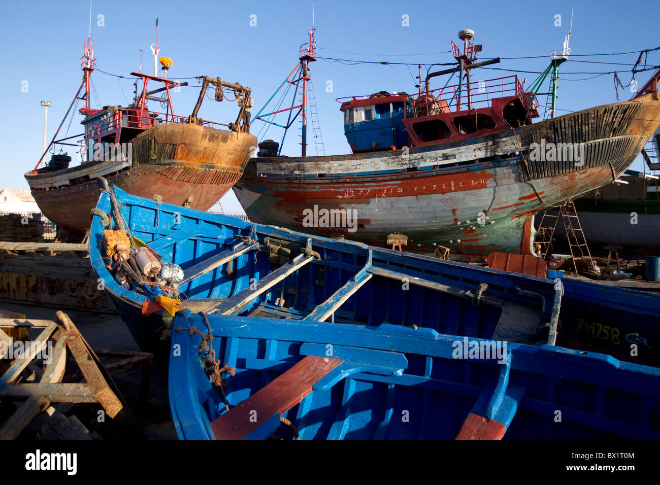 Boats floating port hi-res stock photography and images - Alamy