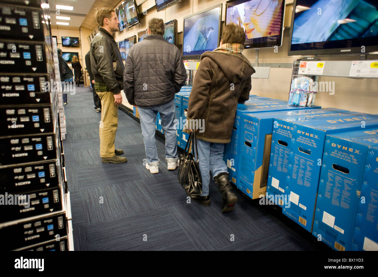 Tv department store tvs electronics hi-res stock photography and images ...