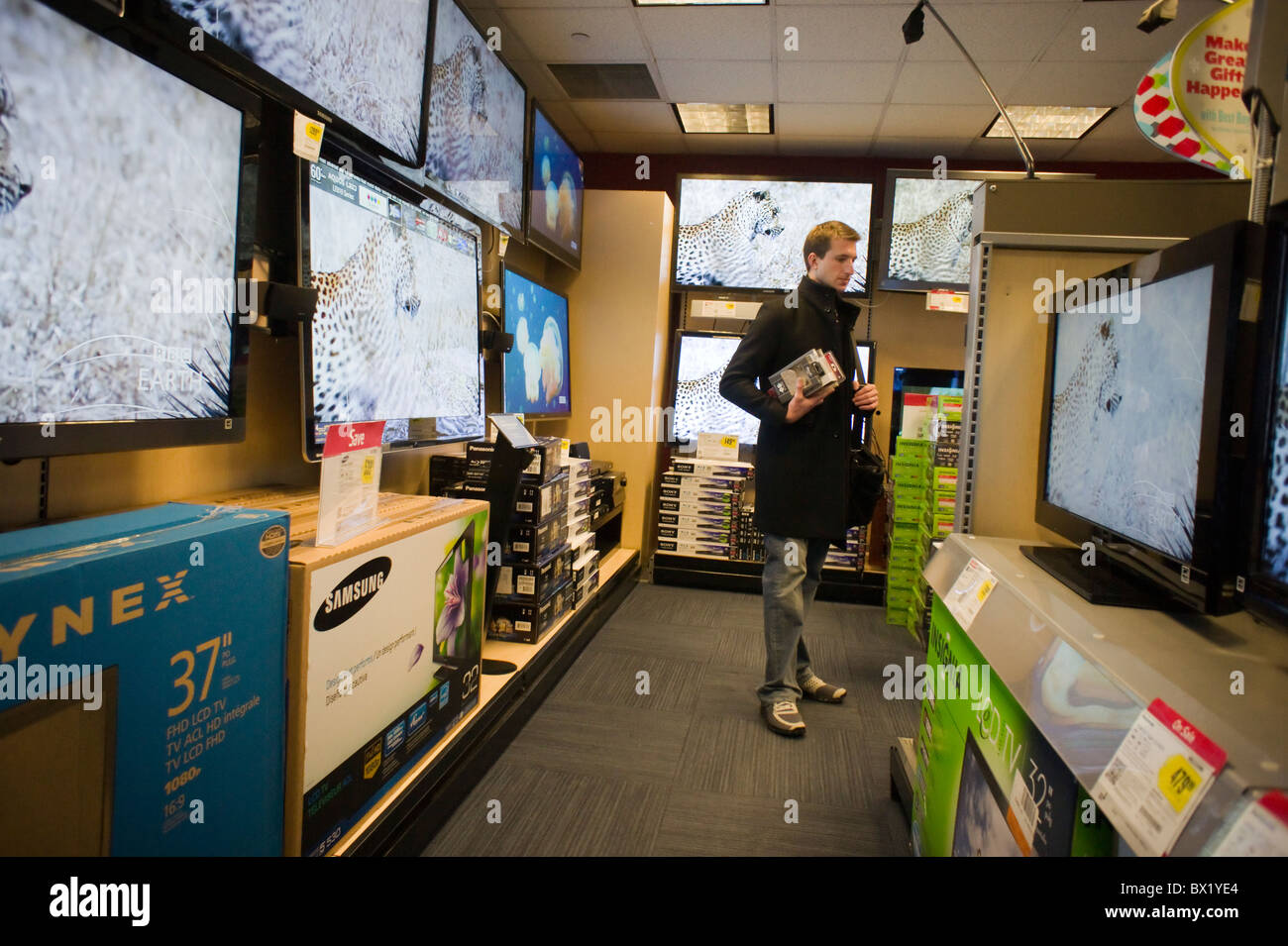 Blu ray and dvd retailer hi-res stock photography and images - Alamy