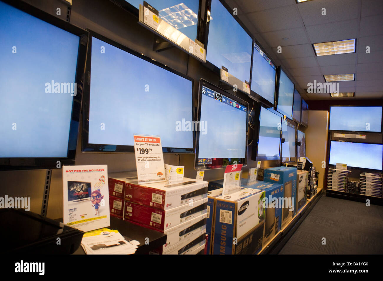 Tv credit screen hi-res stock photography and images - Alamy