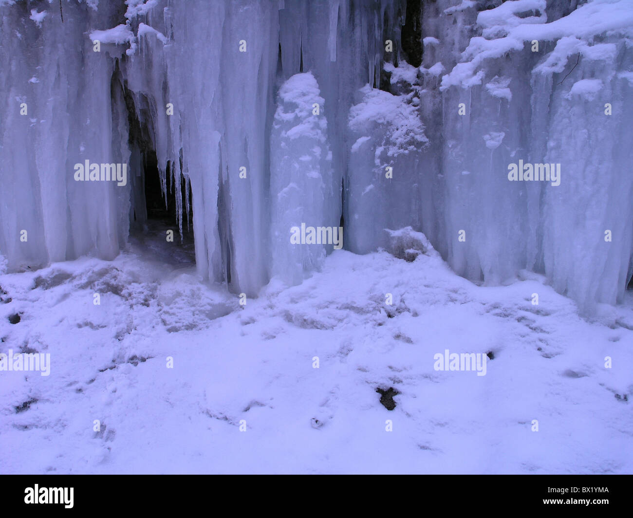 iced icy frozen ice snow water waterfall Winter Stock Photo - Alamy