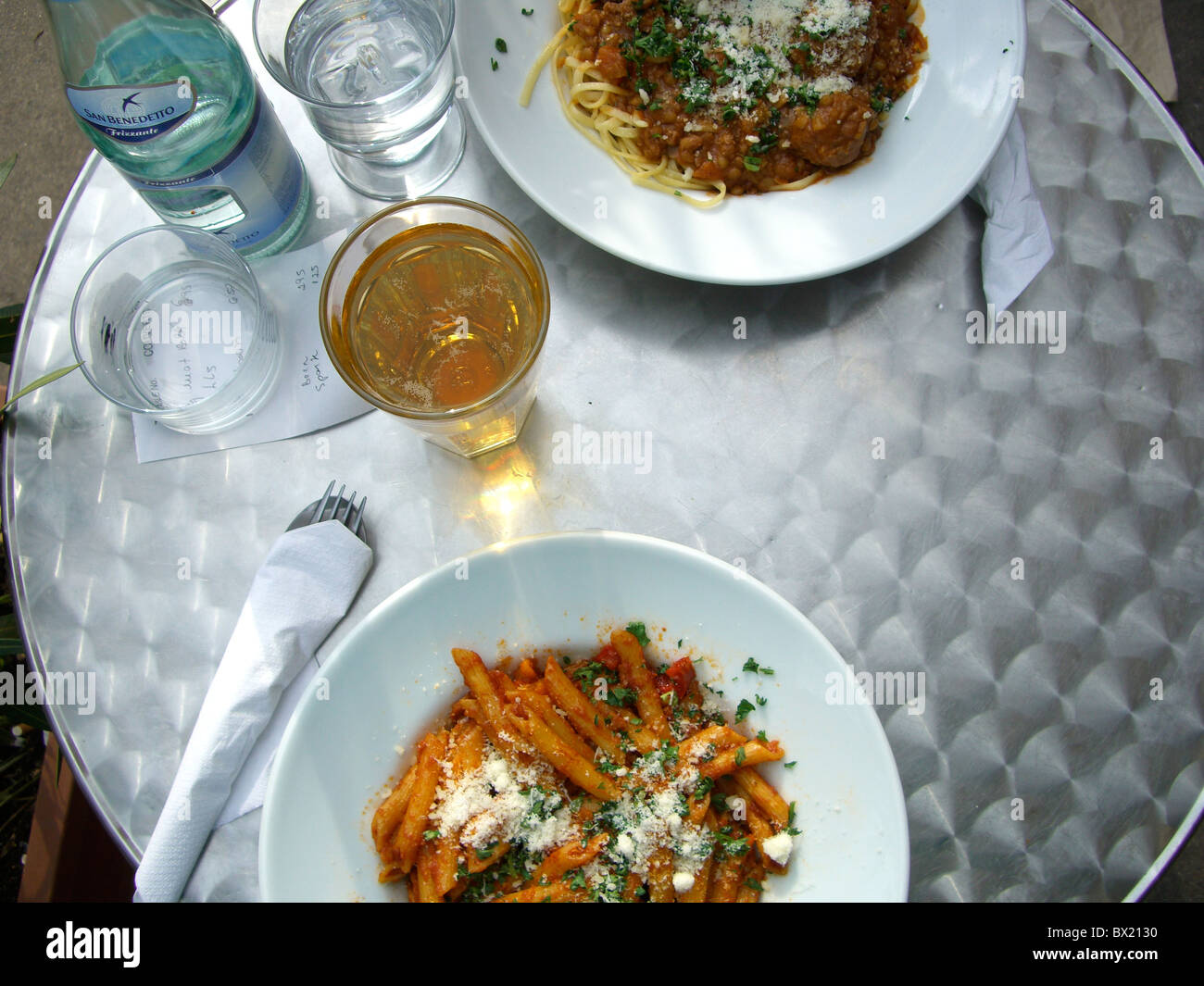 Eating out italy hi-res stock photography and images - Alamy