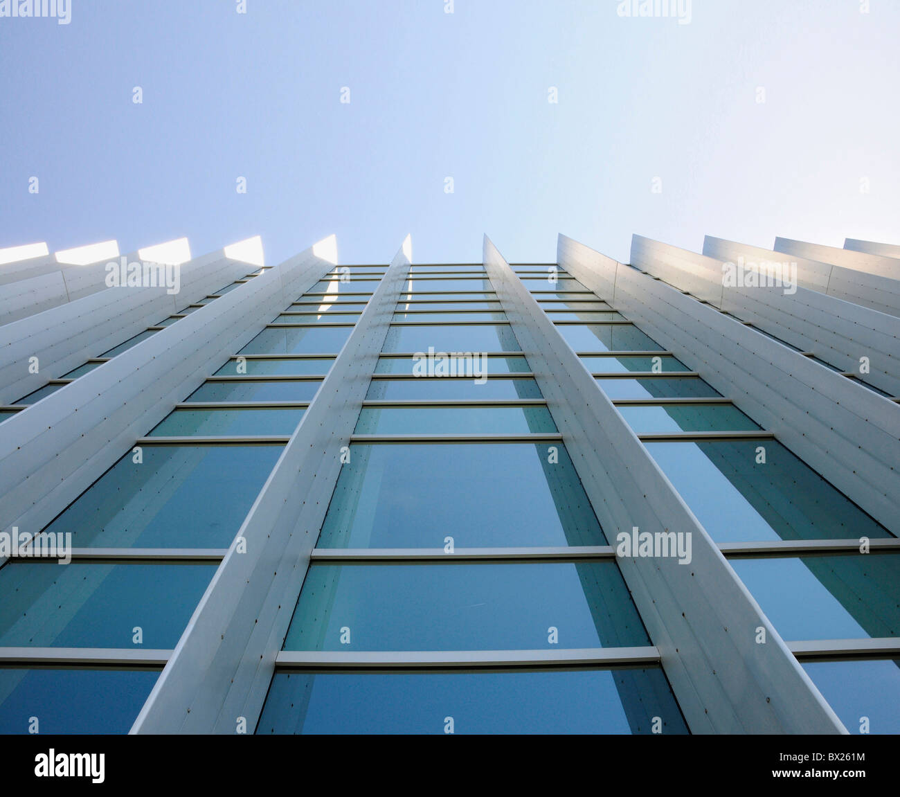 Windows in office building hi-res stock photography and images - Alamy