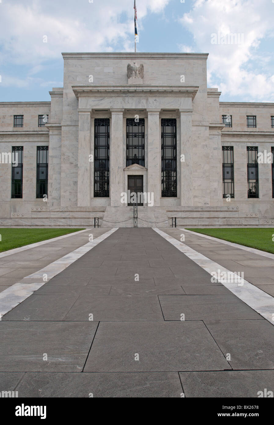 The Federal Reserve Board building on Constitution Ave. in Washington ...