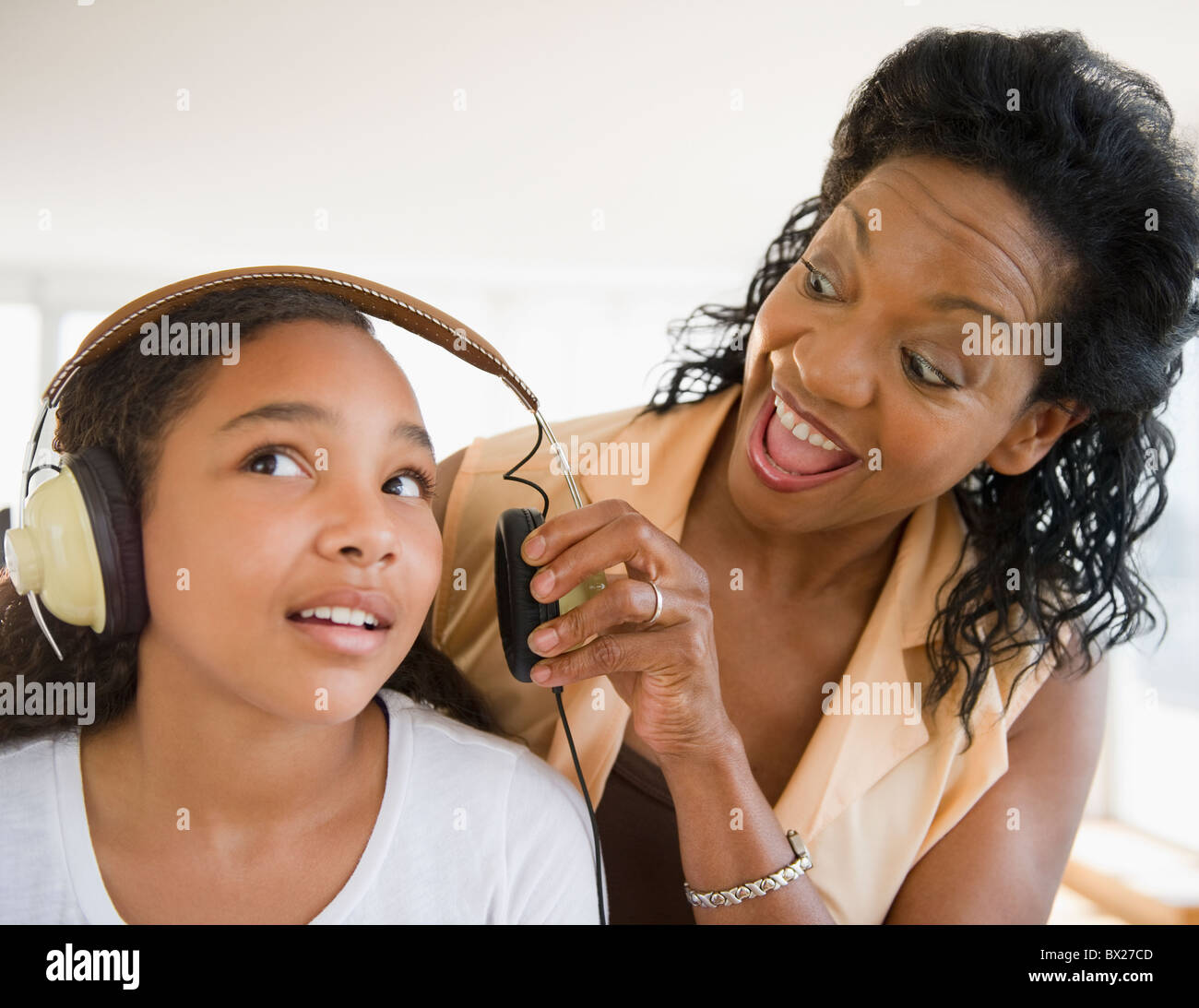 Mother shouting at daughter listening to headphones Stock Photo - Alamy