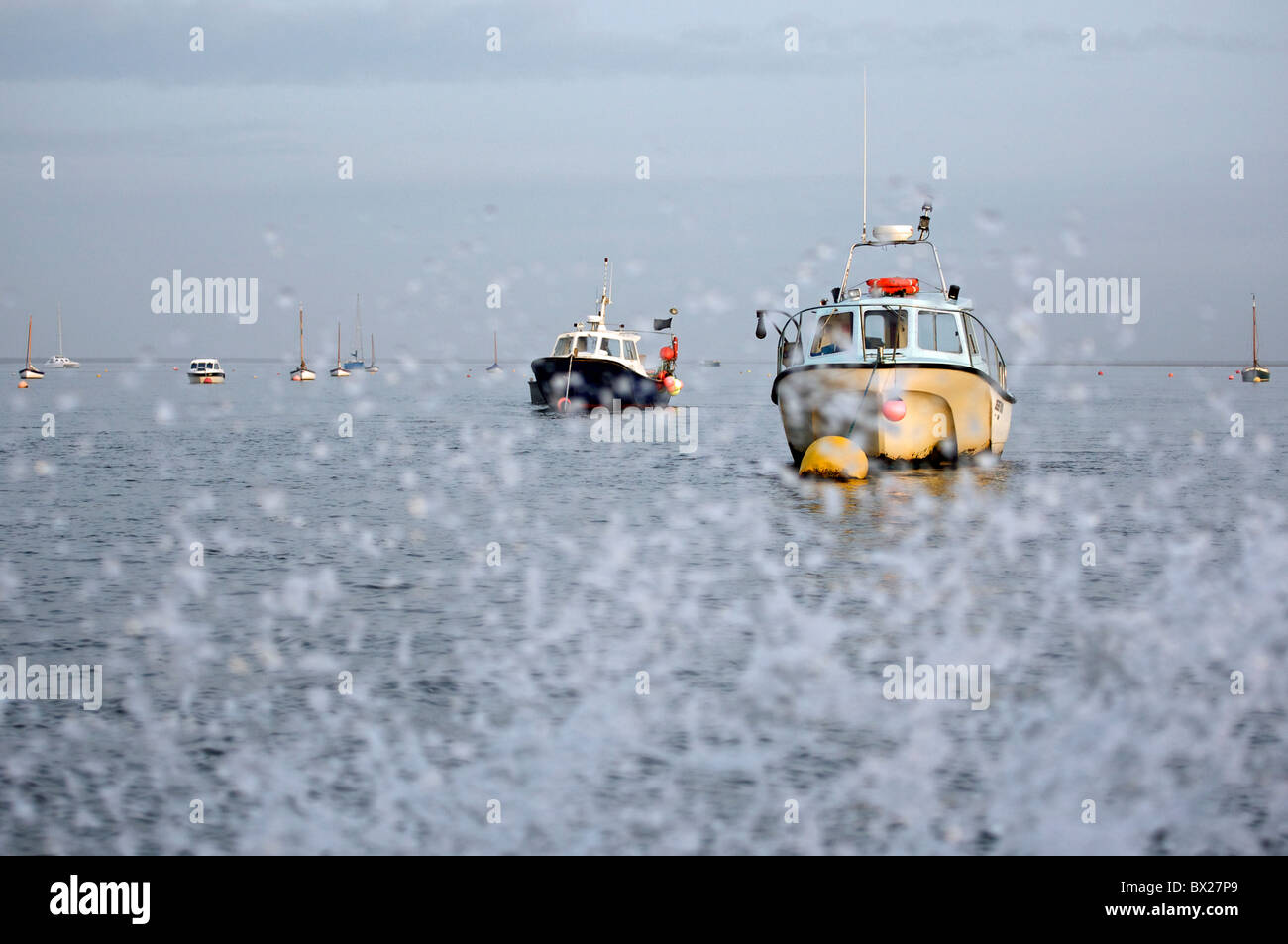 Splash boats hi-res stock photography and images - Alamy