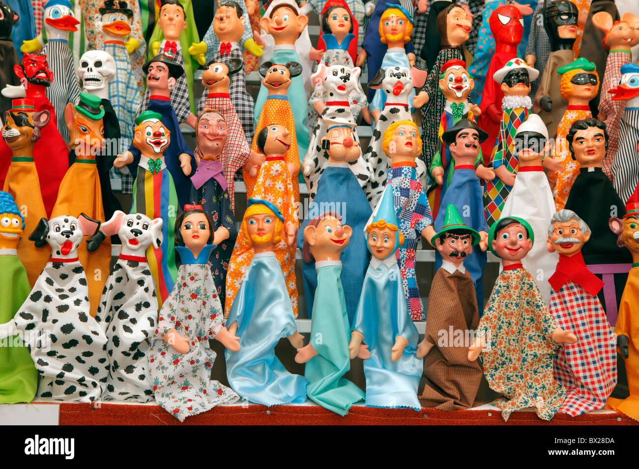 Glove puppets hi-res stock photography and images - Alamy