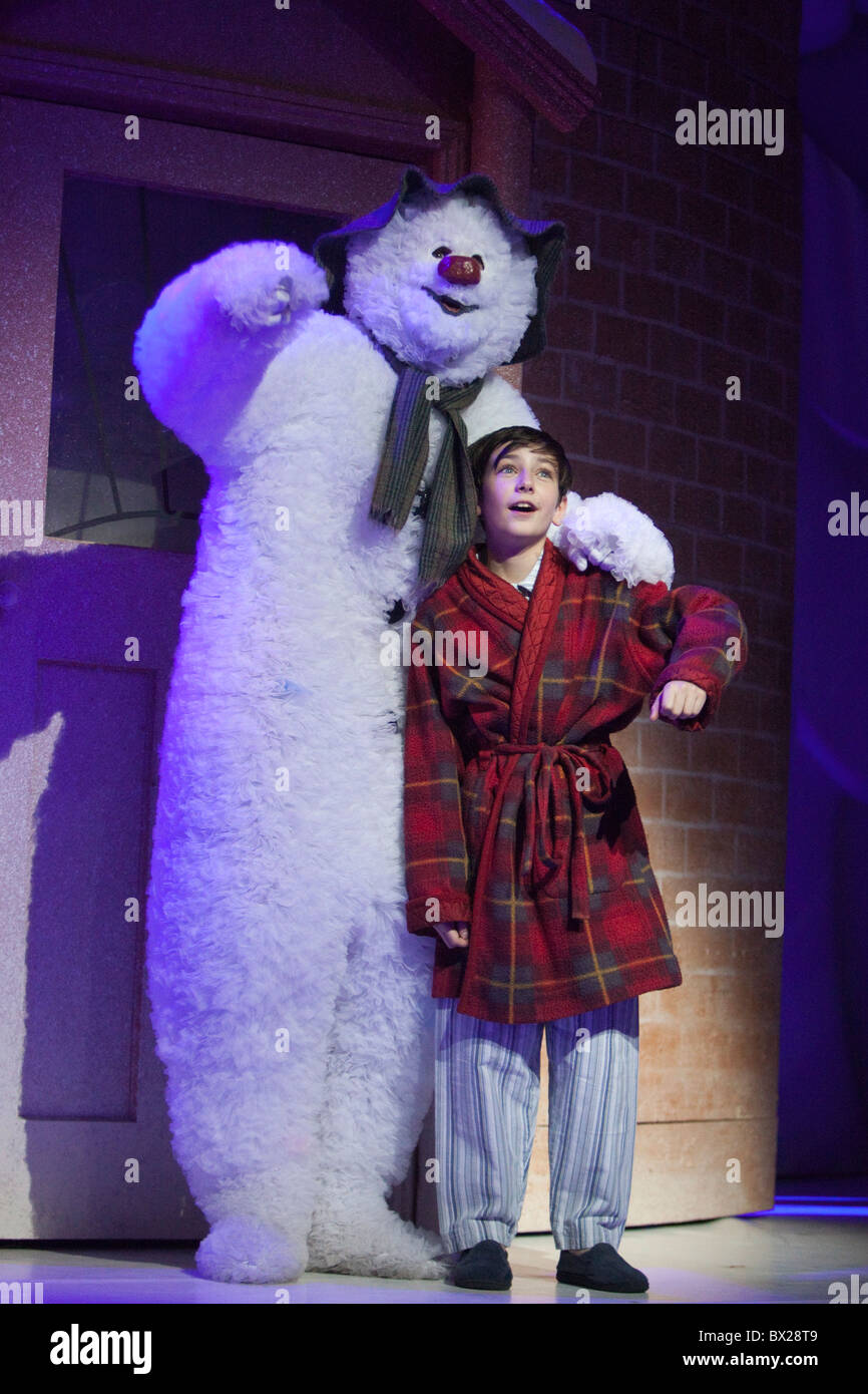 The Snowman, Peacock Theatre London, Birmingham Repertory Theatre ...