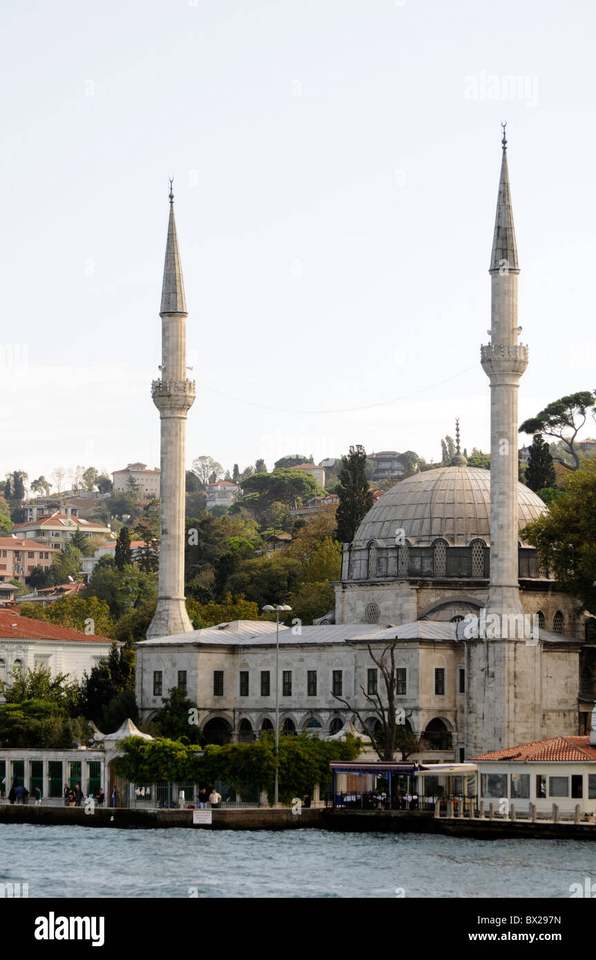 Mosque, viewed from the Bosphorus, Istanbul, Turkey Stock Photo - Alamy