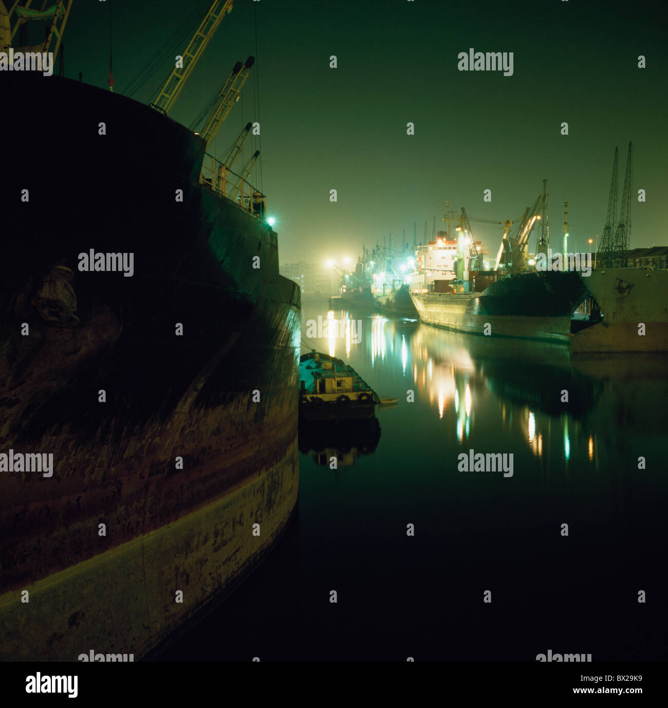 Bombay docks hi-res stock photography and images - Alamy