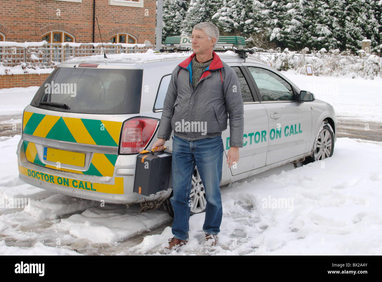 Doctor bag snow hi-res stock photography and images - Alamy