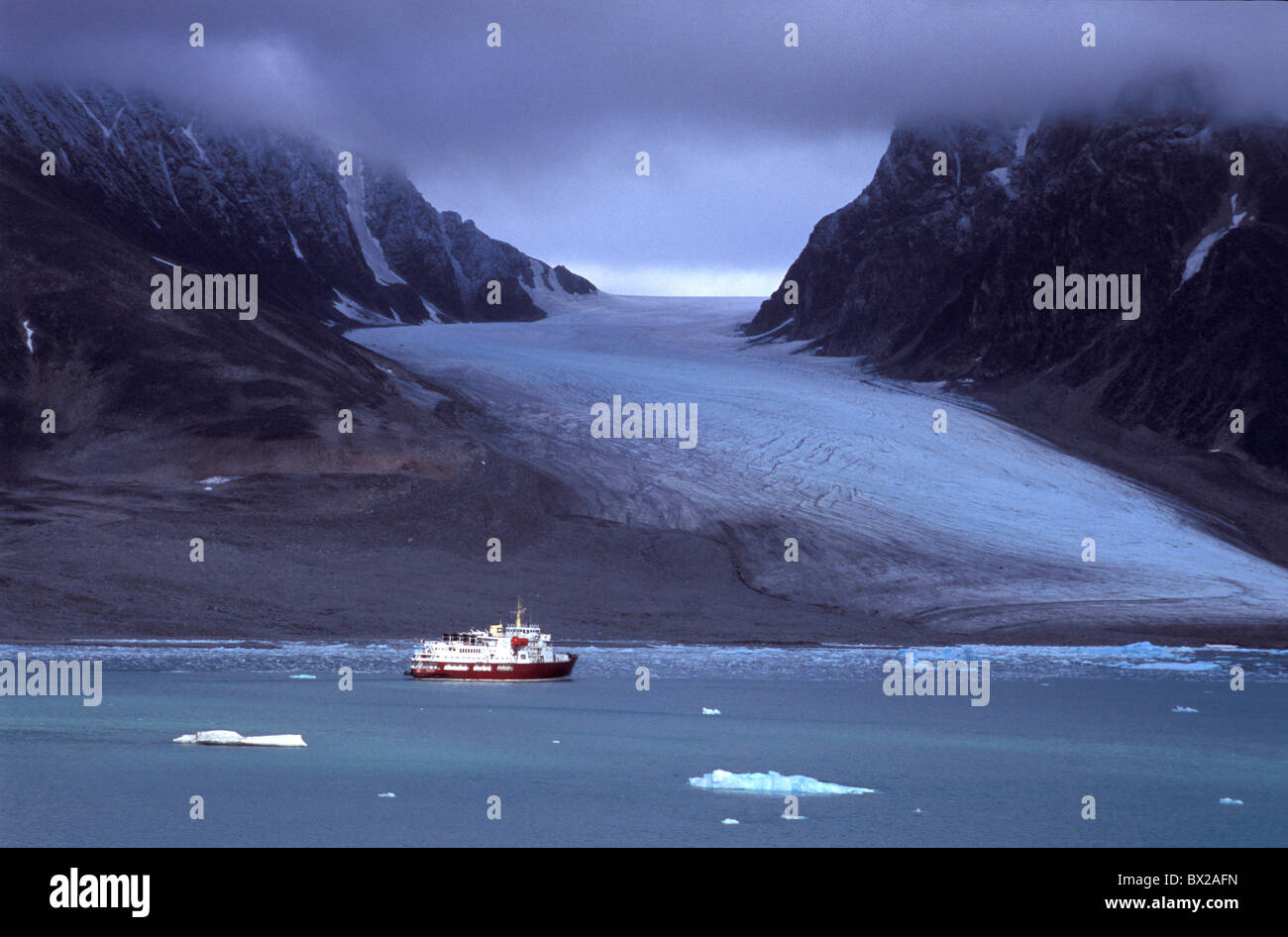 Glacier Glaciers Magdalena Bay Norway Europe Spitsbergen Spitzbergen ...